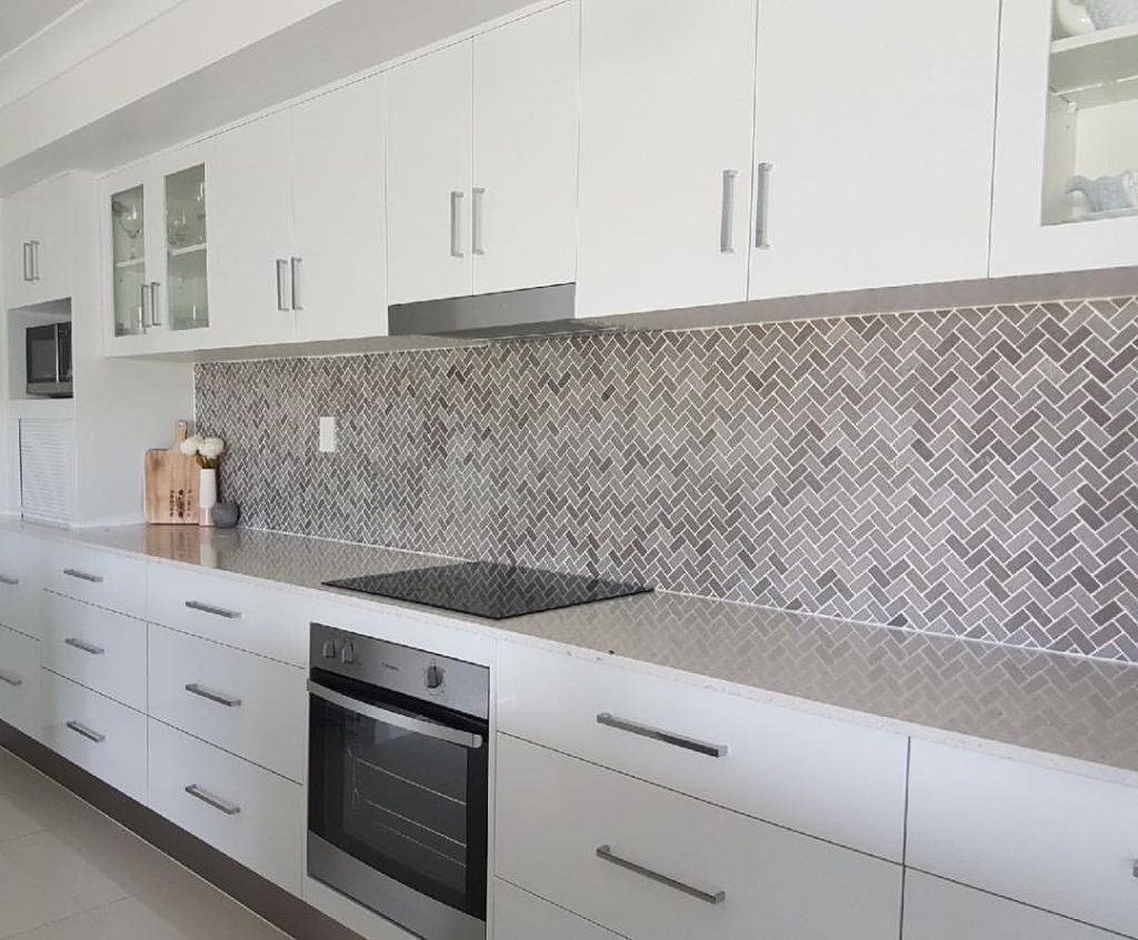 Herringbone Splashback - Franklin ConstructionsFranklin Constructions